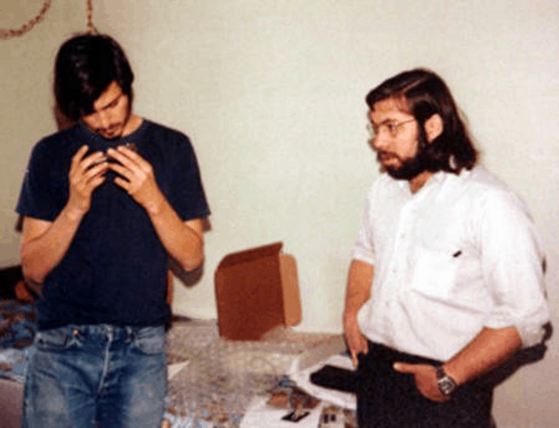 Steve Jobs und Steve Wozniak als Telefon-Hacker › Mac History Steve Jobs und Steve Wozniak als Telefon-Hacker › Mac History