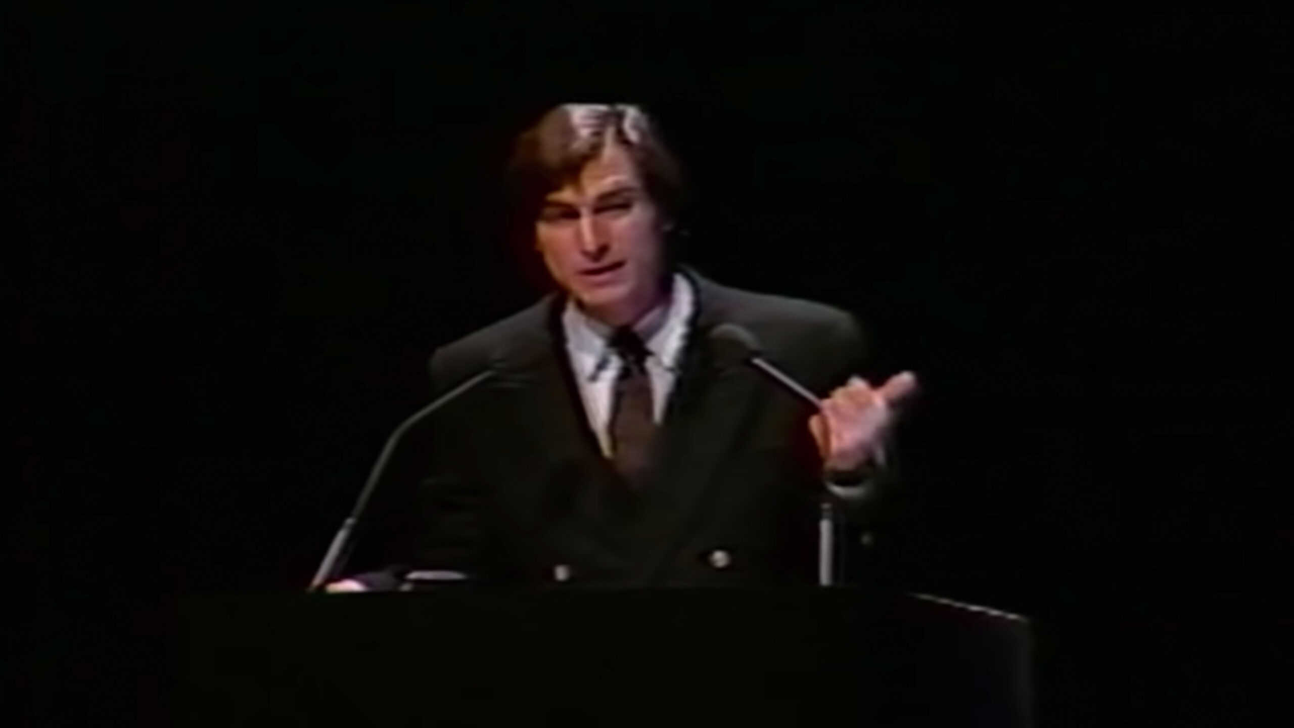 Erste öffentliche Präsentation des Apple Macintosh durch Steve Jobs ...